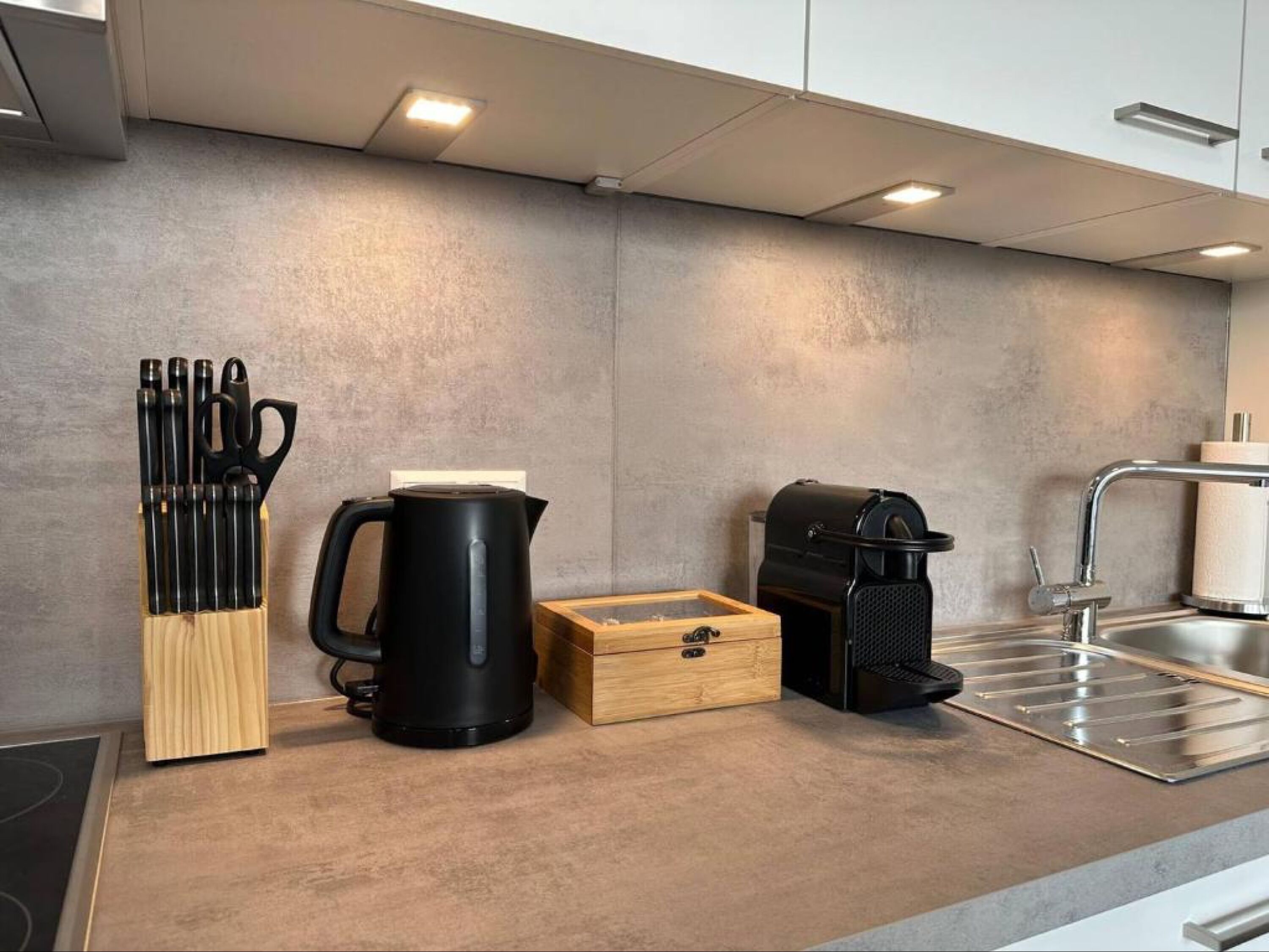 Suite4Me- Mainz Wiesbaden | 3 Zimmer I Balkon | Küche I WLAN ...
