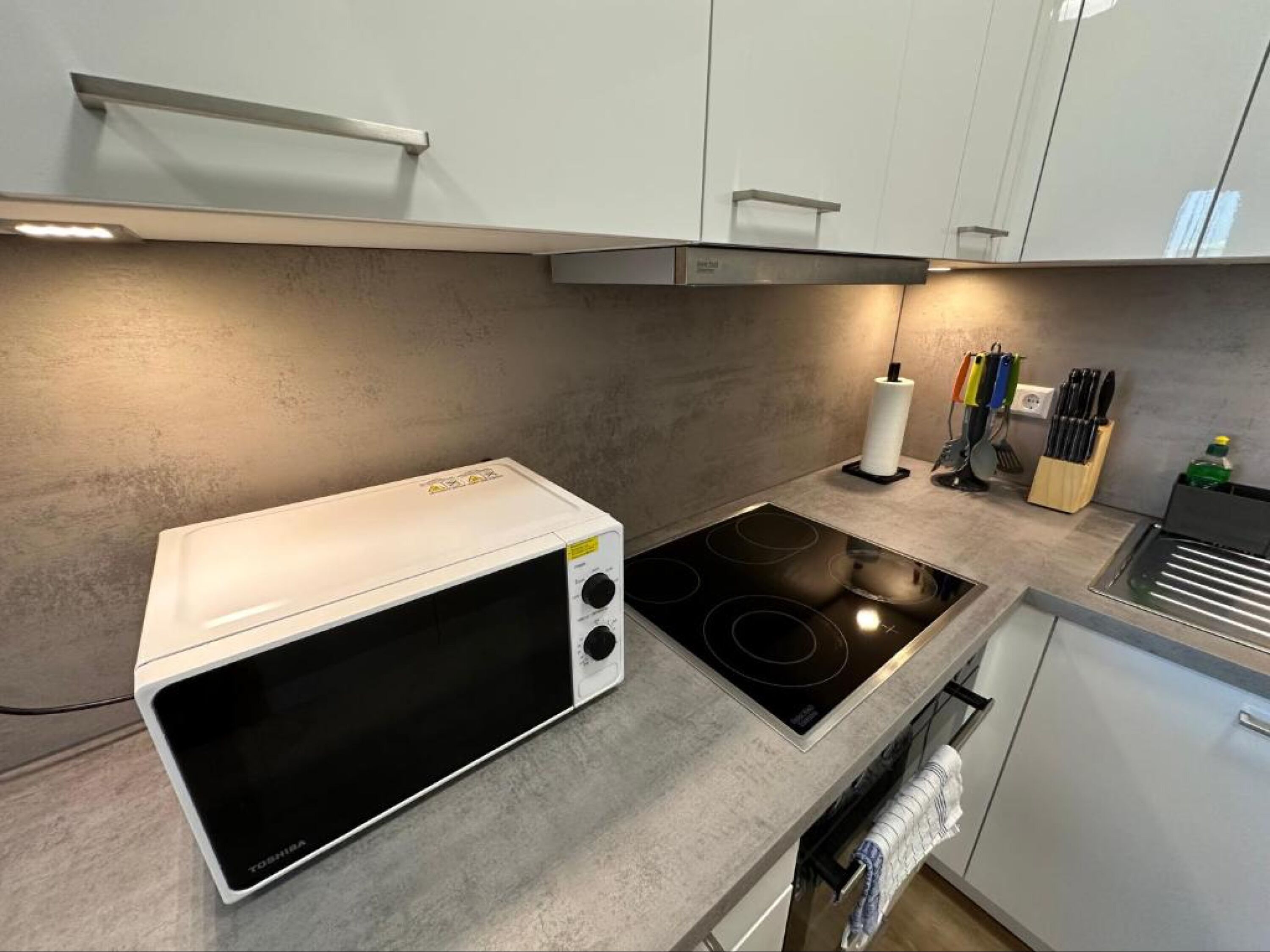 Suite4Me- Mainz Wiesbaden | 3 Zimmer I Balkon | Küche I WLAN ...
